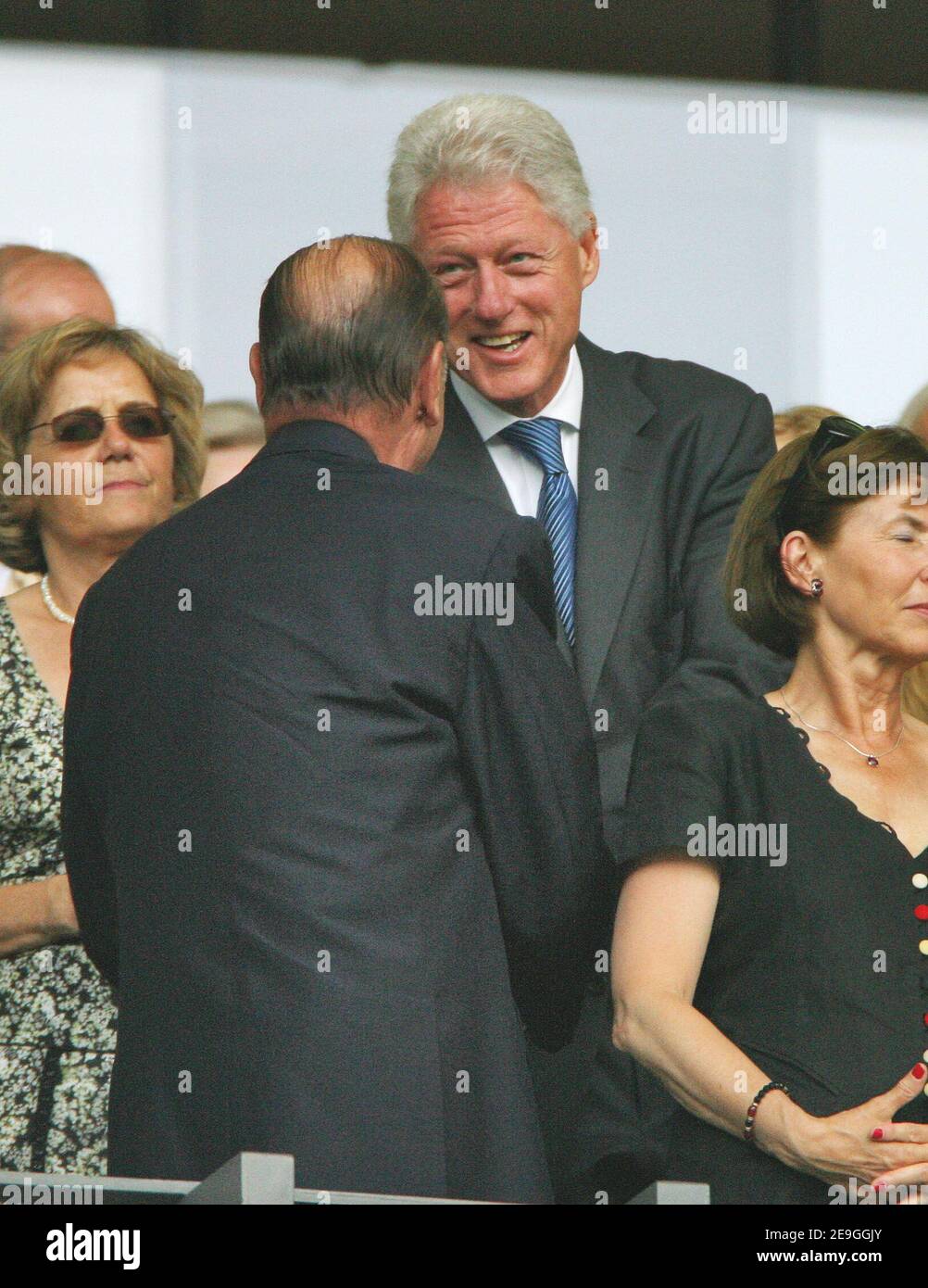 French president Jacques Chirac meets with former US president Bill ...
