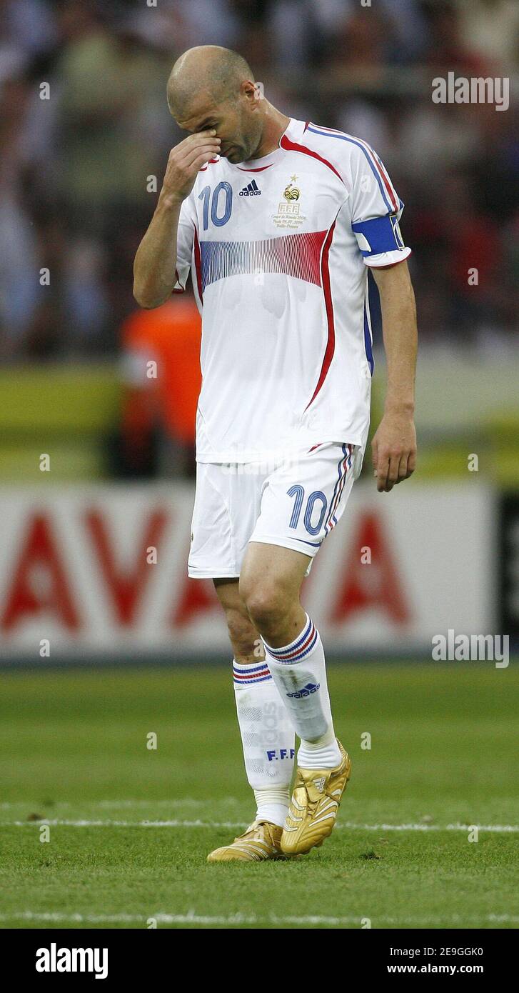Zinedine zidane fifa world cup hi-res stock photography and images - Alamy