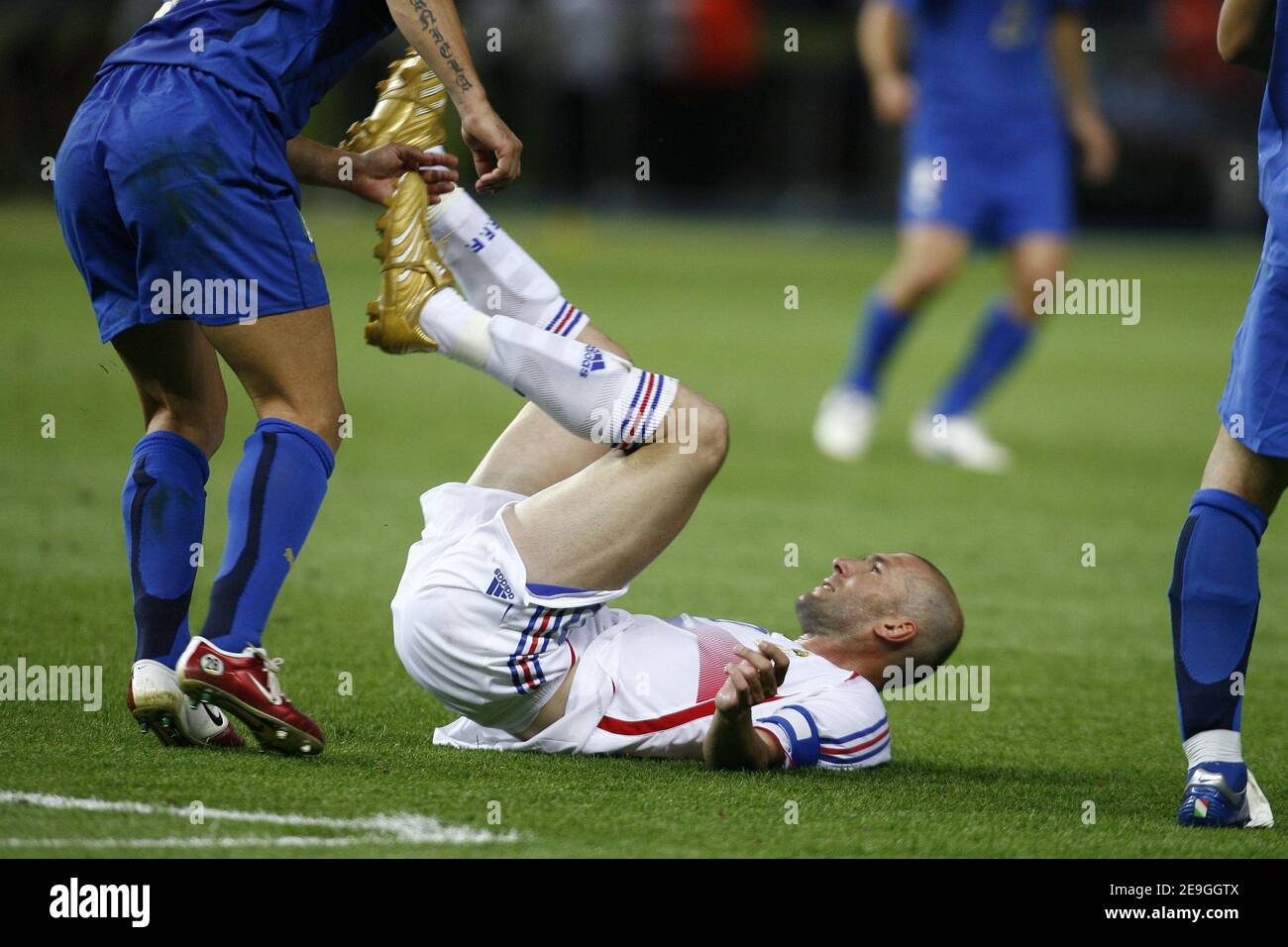 Zinedine zidane 2006 world cup final hi-res stock photography and ...