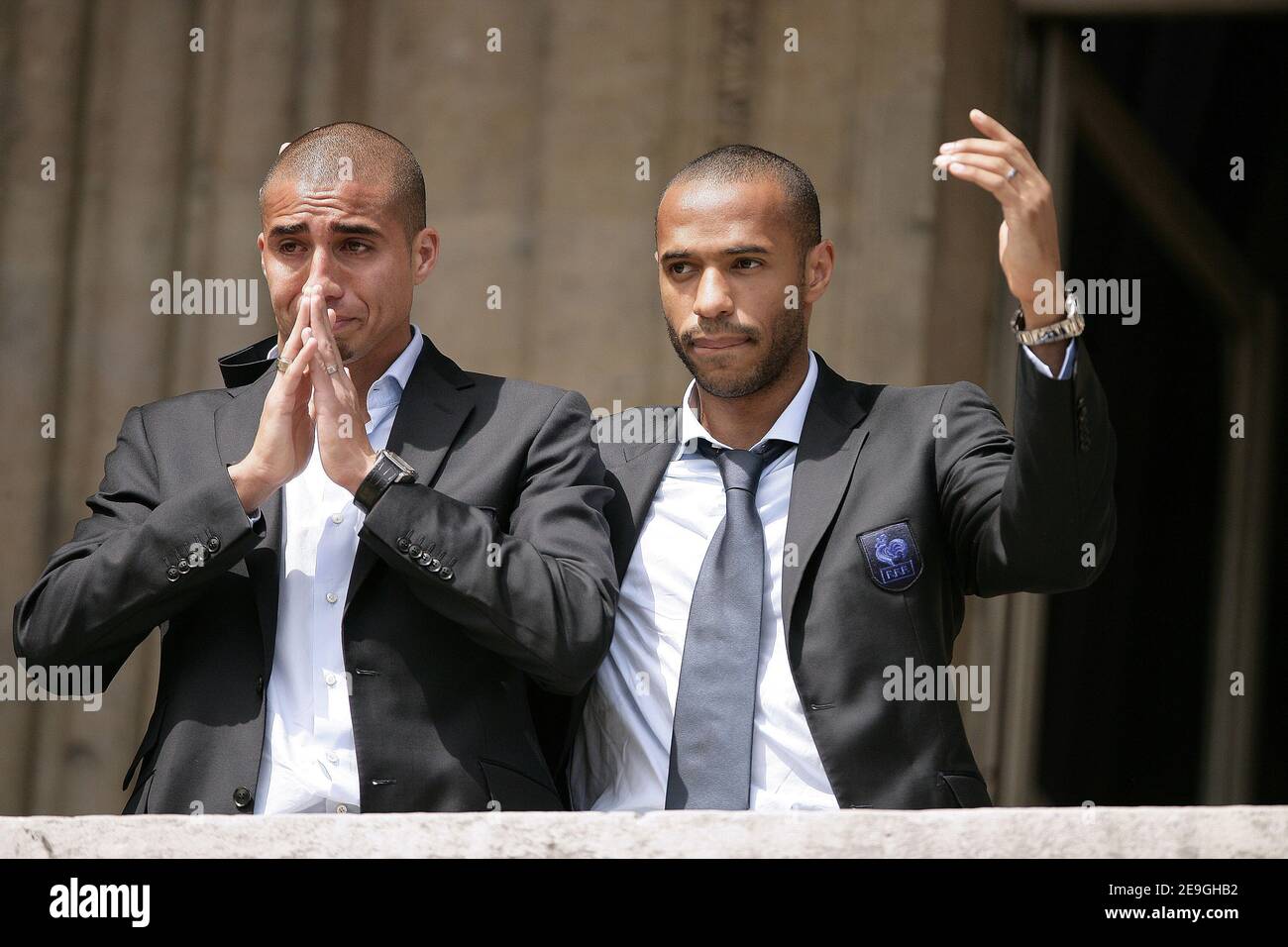 French soccer players meet their fans Place de la Concorde in Paris ...