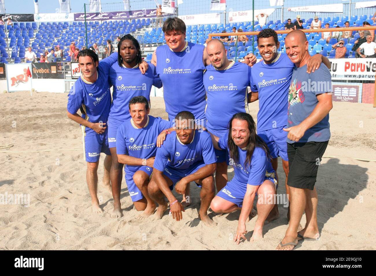 Celebs on beach hi-res stock photography and images - Alamy