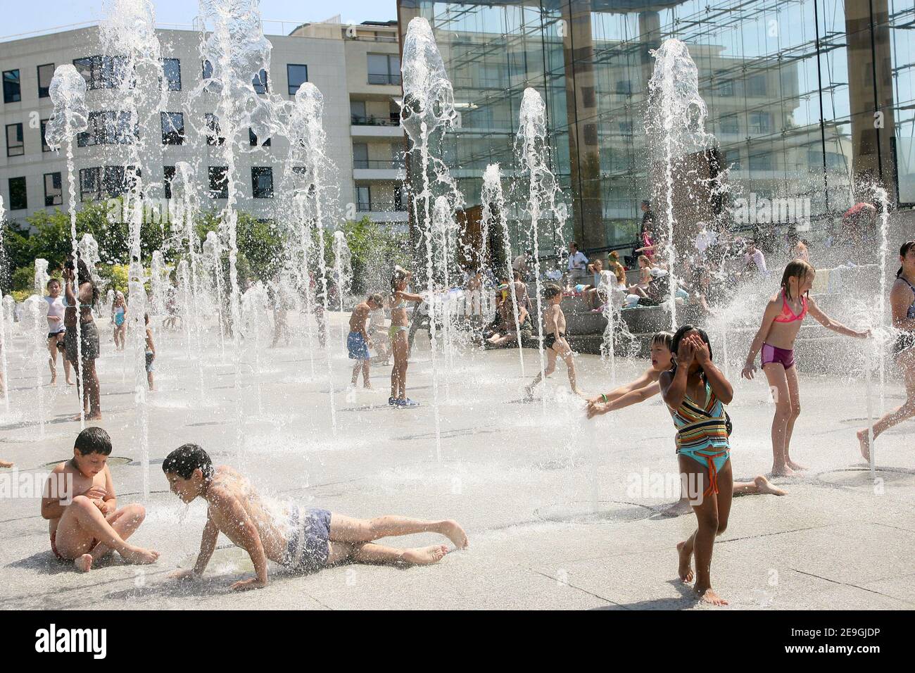 Public swimming pools france hi-res stock photography and images - Alamy