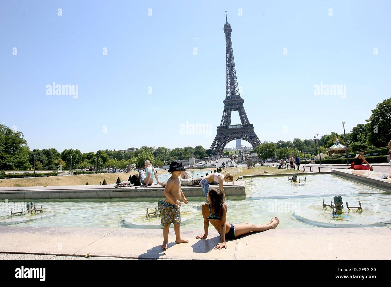 Public swimming pools hi-res stock photography and images - Alamy