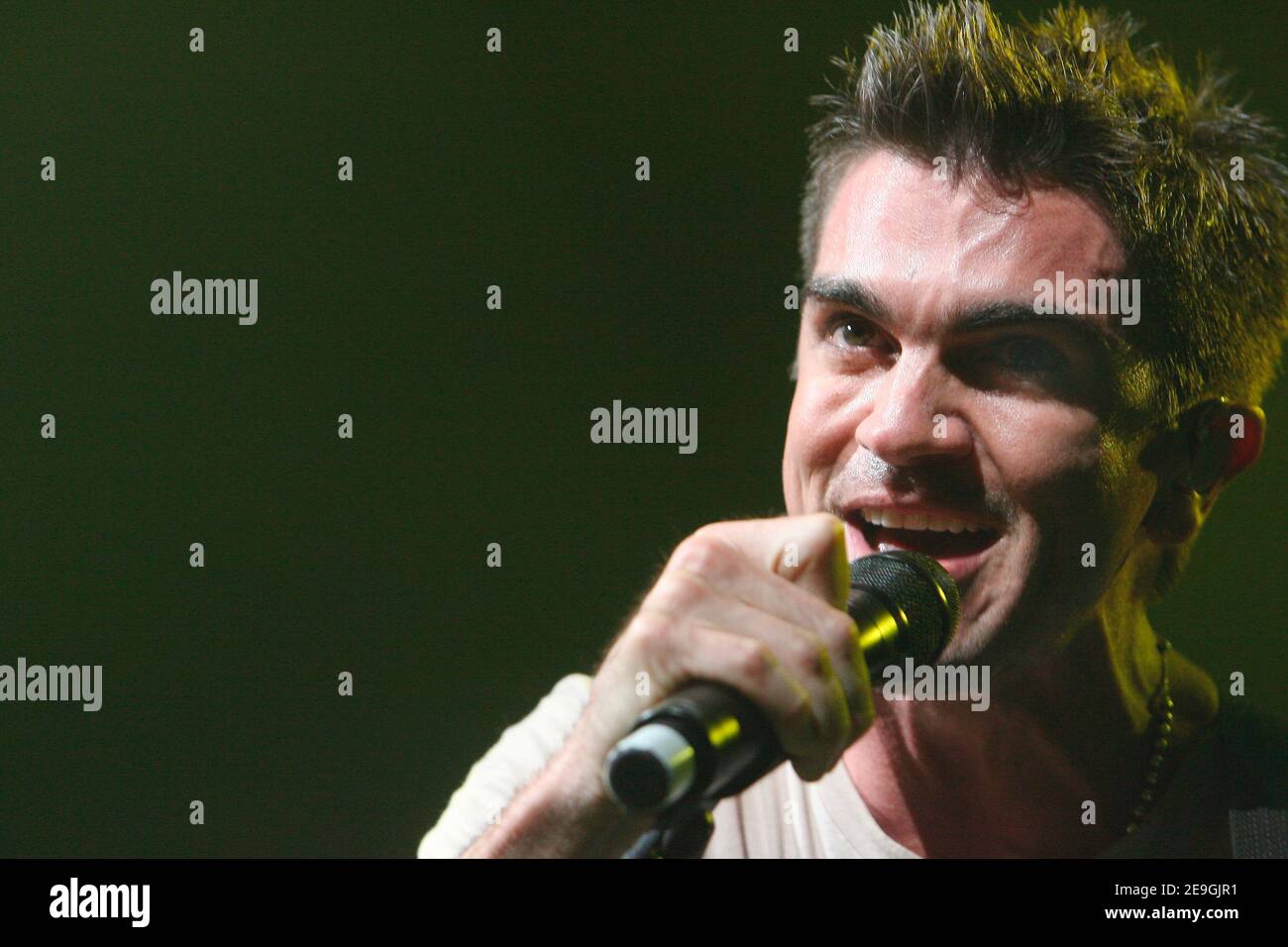 Colombian Singer Juanes High Resolution Stock Photography and Images ...