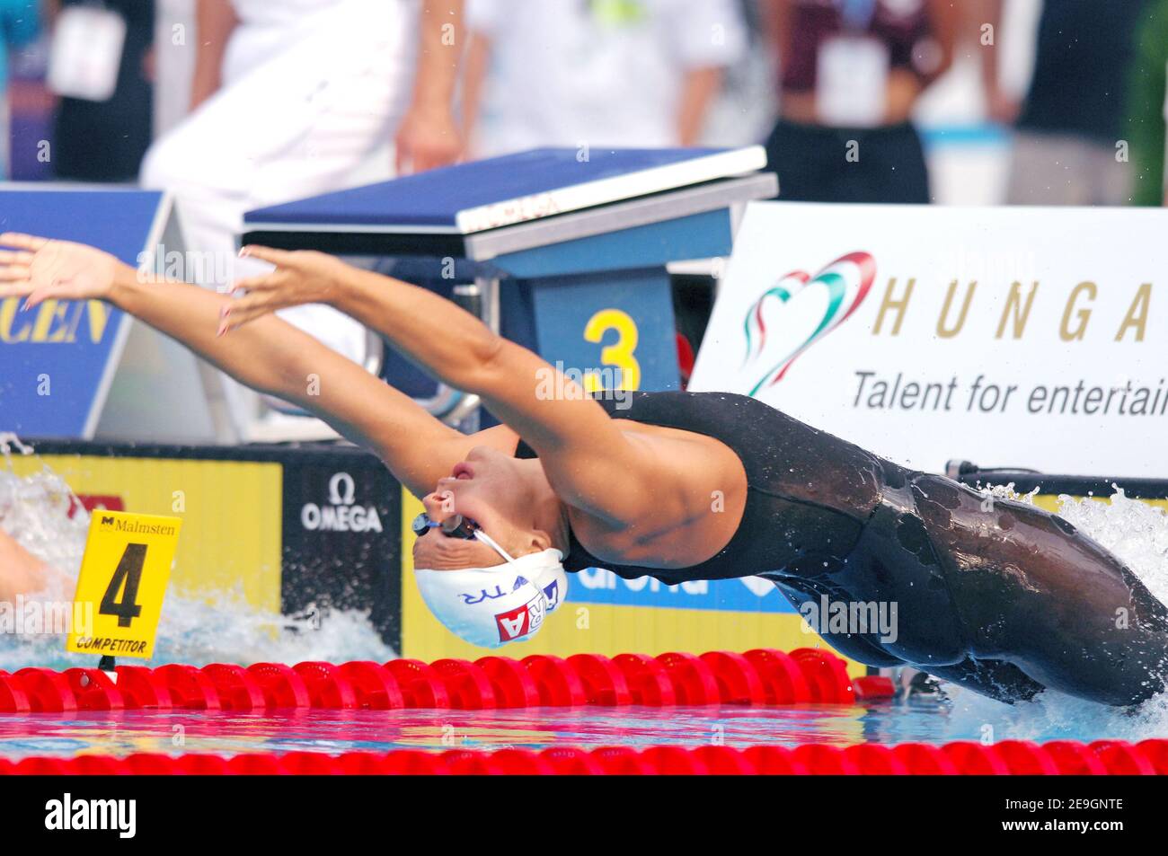 Womens 200m backstroke semi final hi-res stock photography and images ...