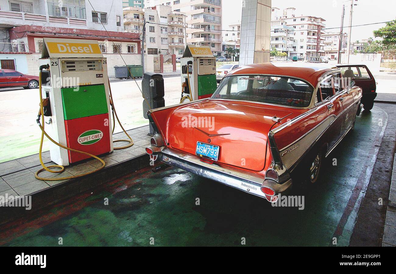 Cuban gas station hi-res stock photography and images - Alamy