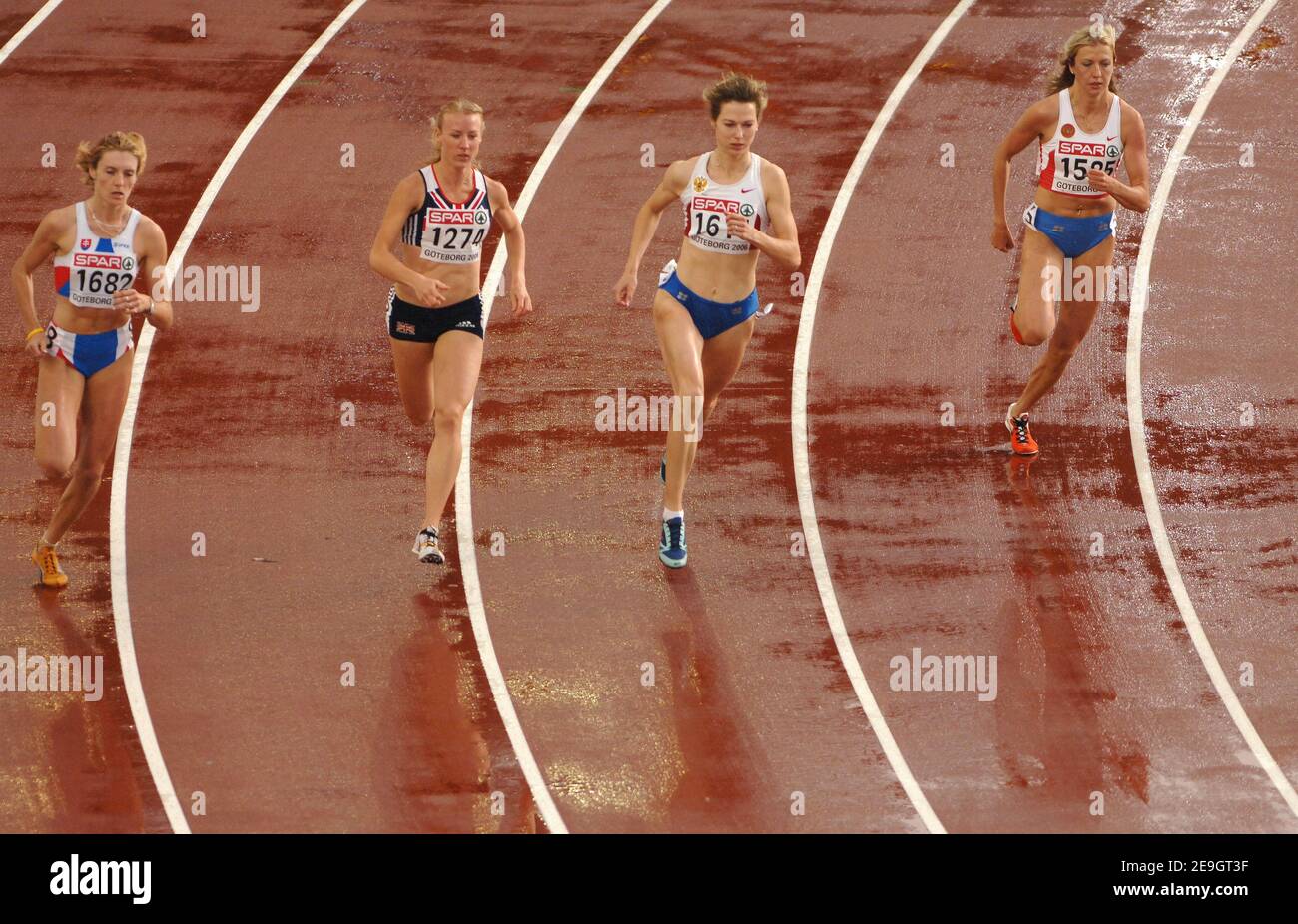 Athletes compete in the first round of the Women's 800m semi-final at ...
