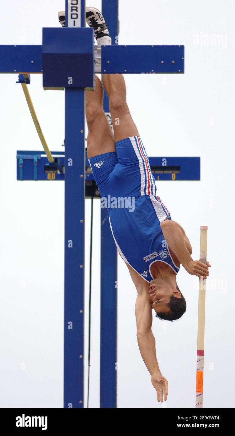 France's Romain Mesnil competes duirng the Men's Pole Vault final and ...