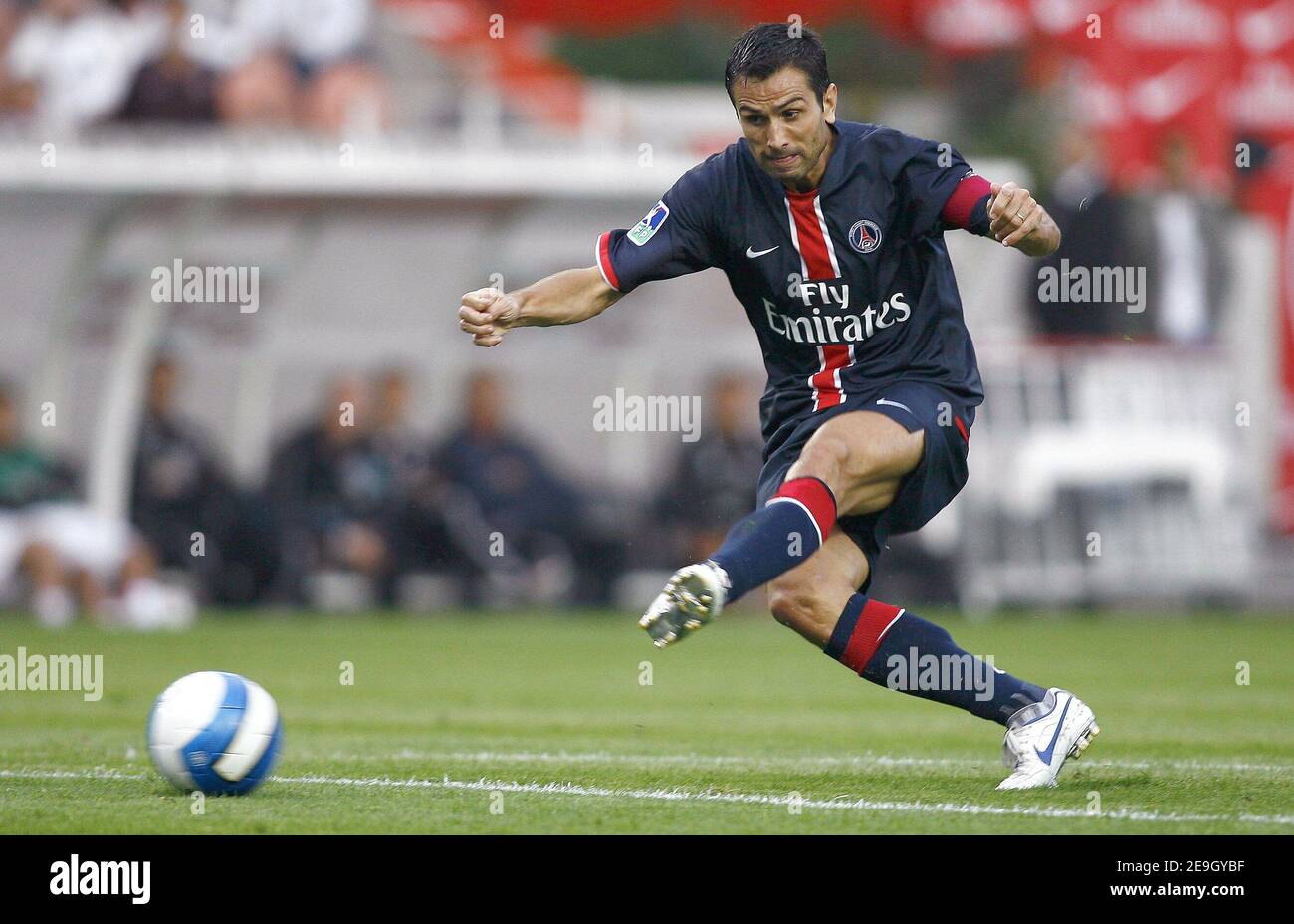 Pedro pauleta paris saint germain hi-res stock photography and images ...