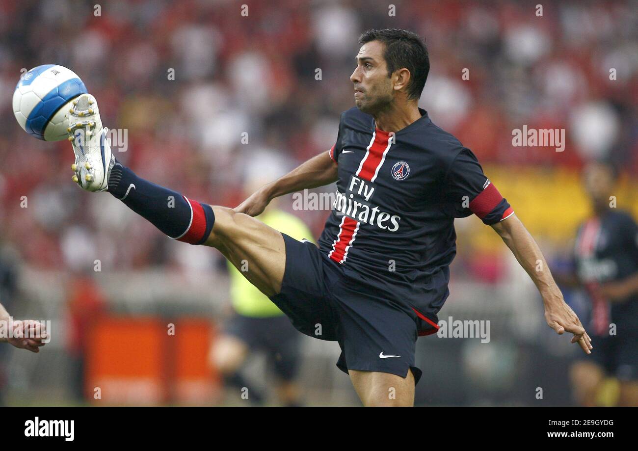 Pedro pauleta paris saint germain hi-res stock photography and images ...