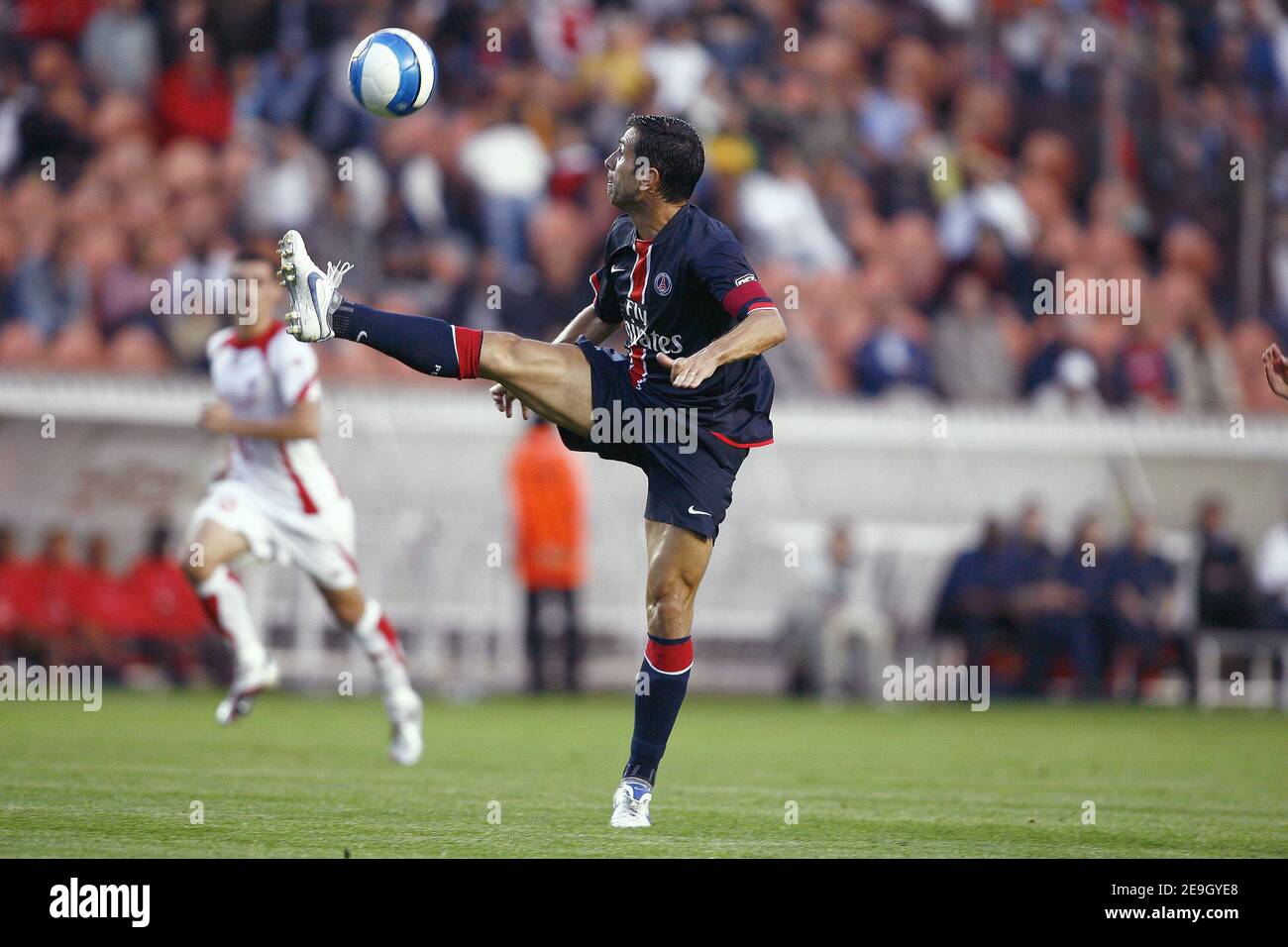 Pedro pauleta paris saint germain hi-res stock photography and images ...