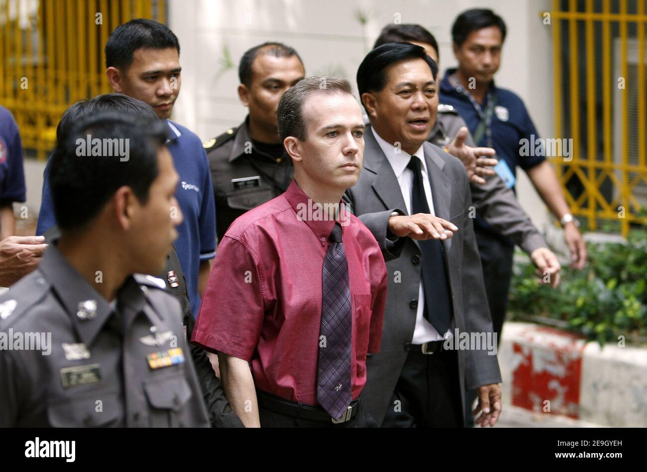 U.S. teacher John Mark Karr leaves the 'Immigration Detention Center ...
