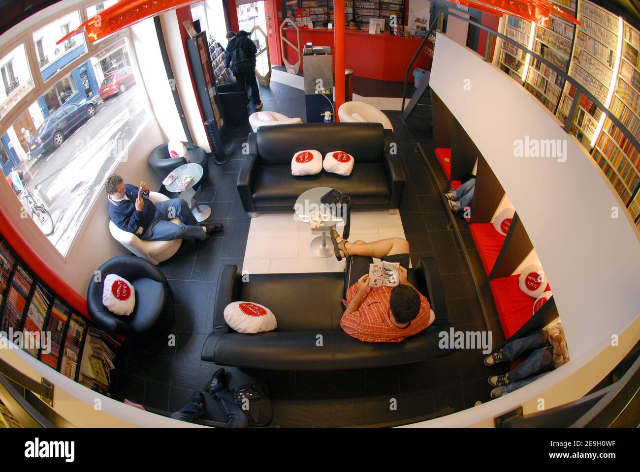 Japanese manga paris hi-res stock photography and images - Alamy