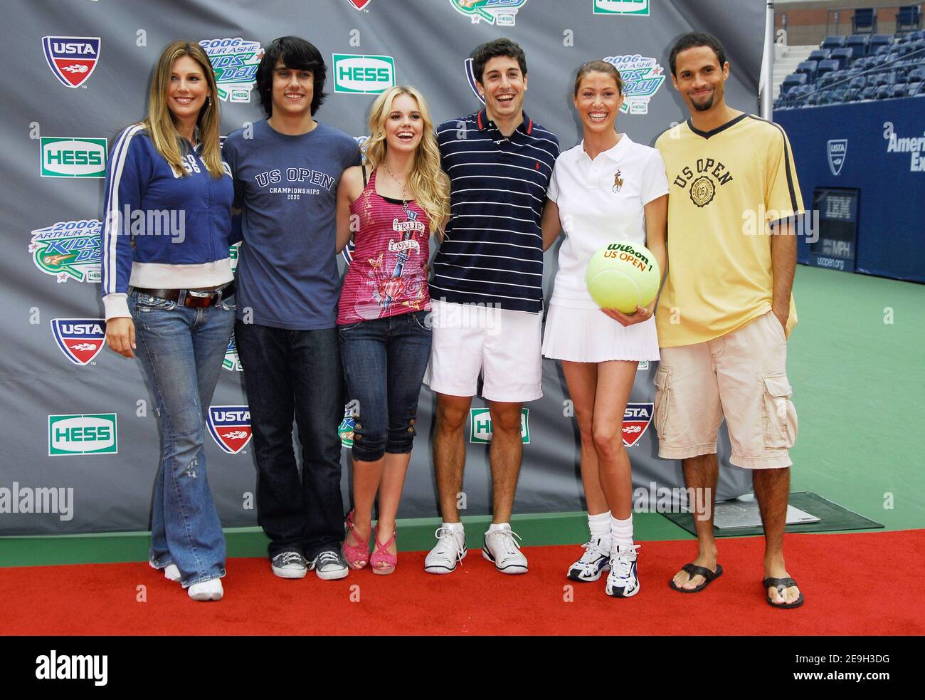 (L-R) Daisy Fuentes, Teddy Geiger, Cheyenne Kimball, Jason Biggs ...