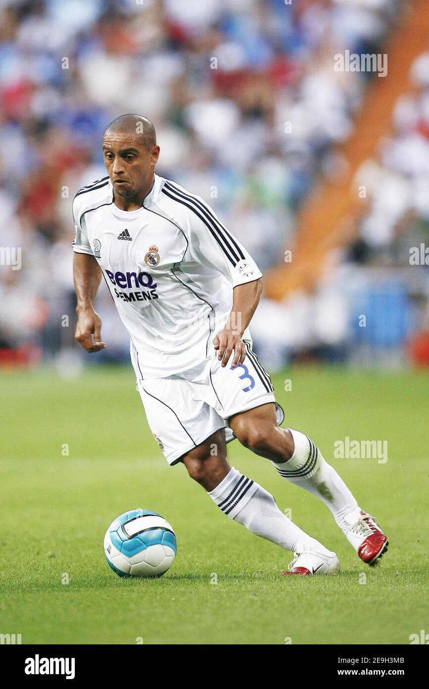 Roberto carlos real madrid hi-res stock photography and images - Alamy