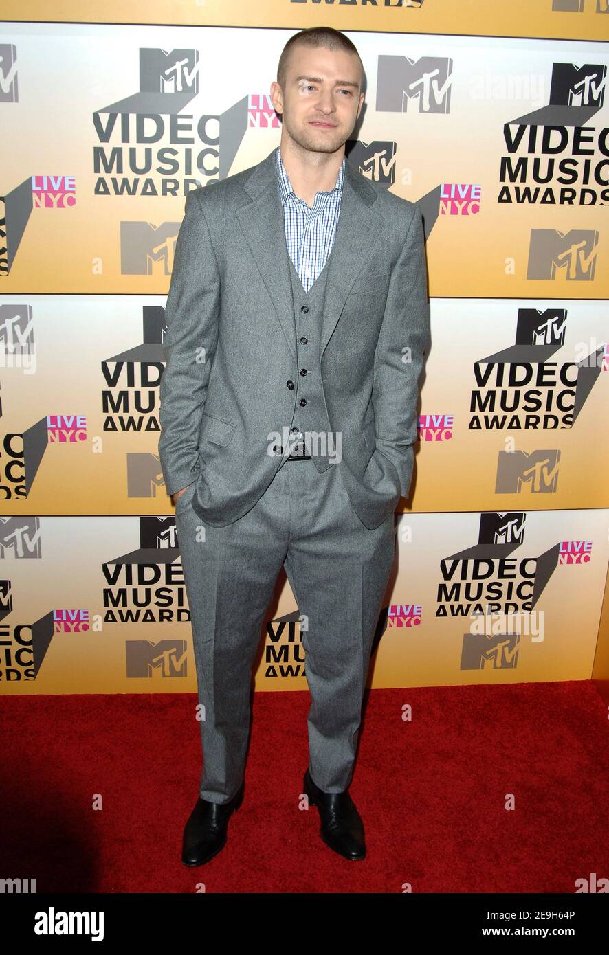 Justin Timberlake arrives at the 2006 MTV Video Music Awards held at ...