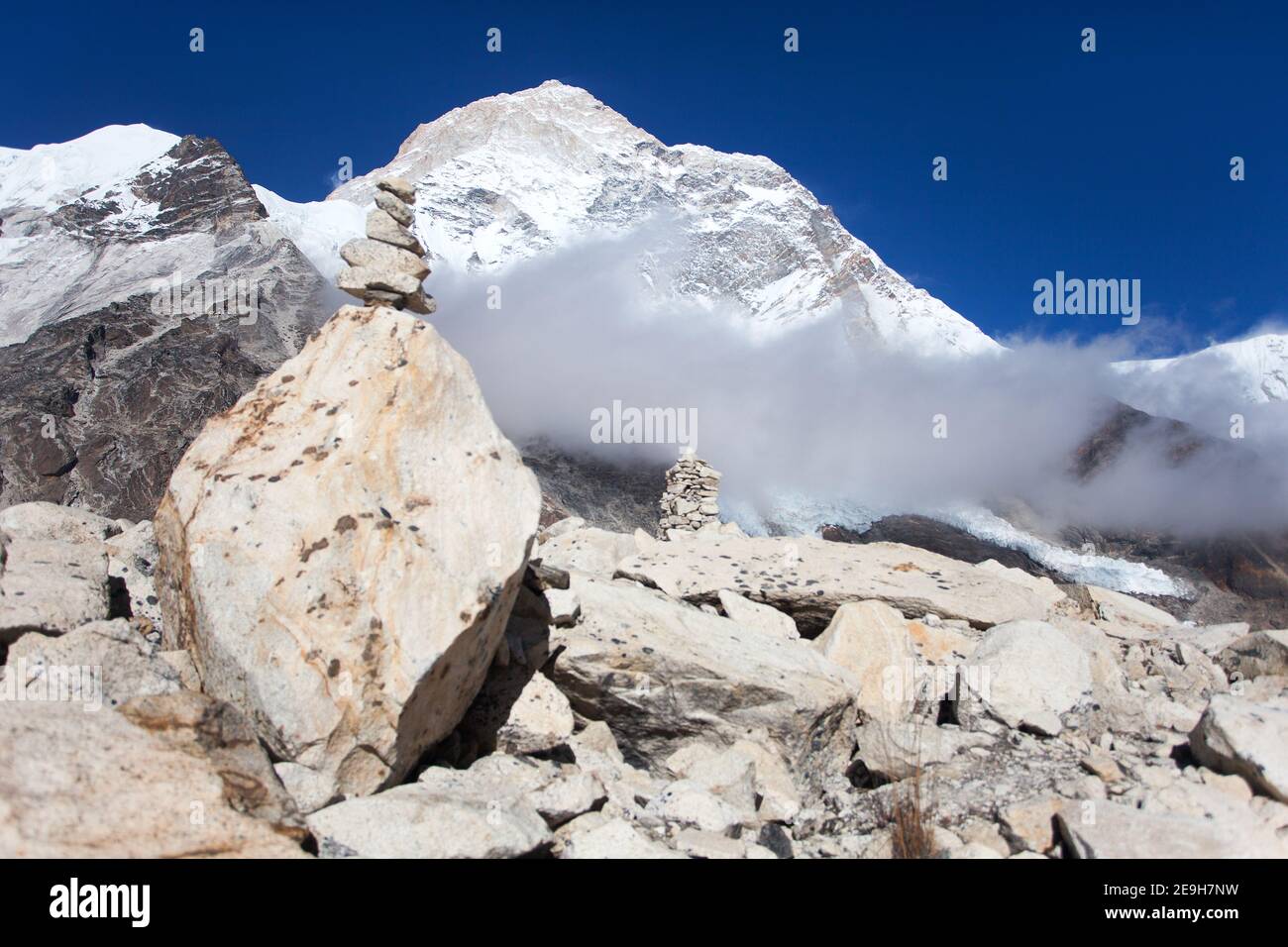 Everest pyramid hi-res stock photography and images - Alamy