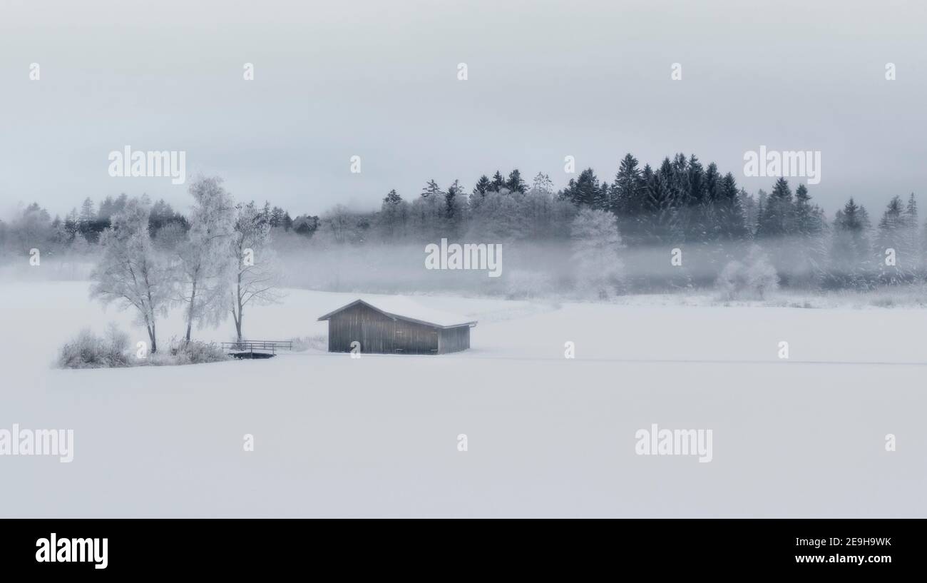 Very frozen house hi-res stock photography and images - Alamy