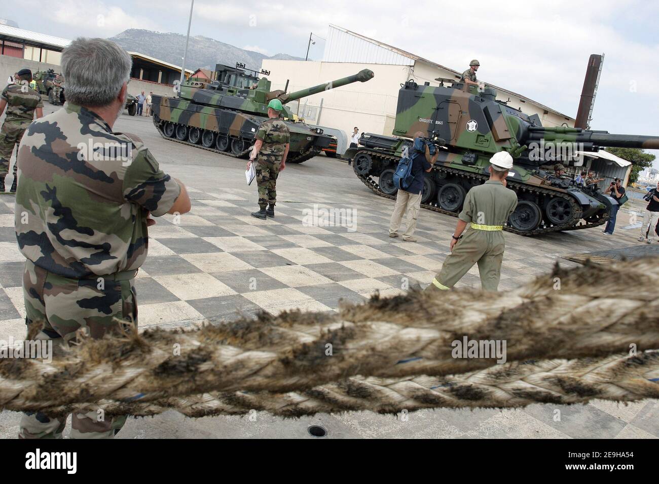 French troops prepare to load 13 Leclerc tanks and dozens of other ...