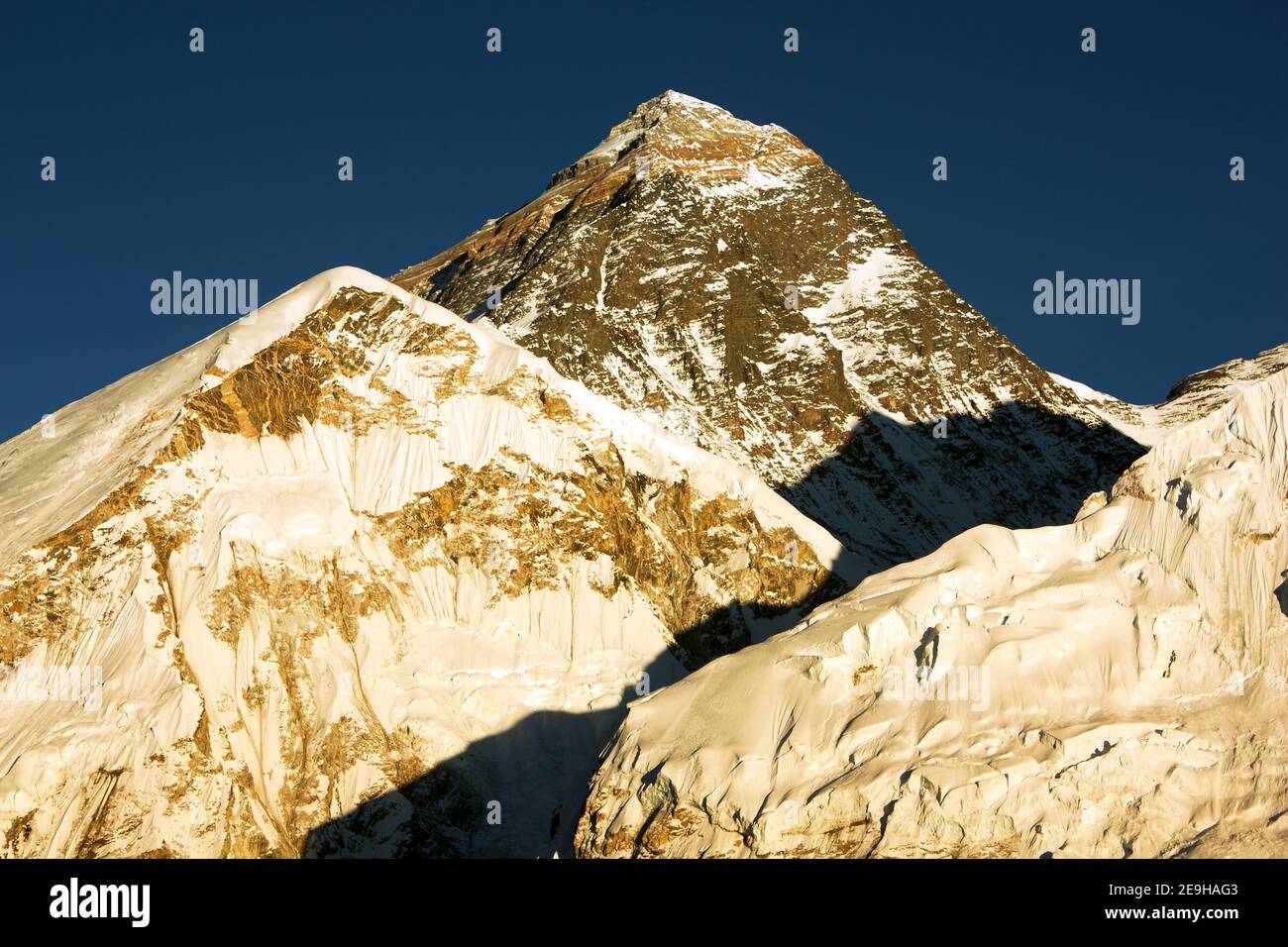 evening view of everest from kala patthar Stock Photo - Alamy