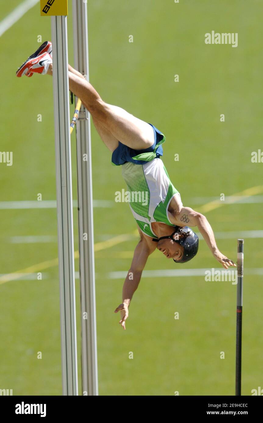 USA's Toby Stevenson performes on pole vault mens at the IAAF World ...