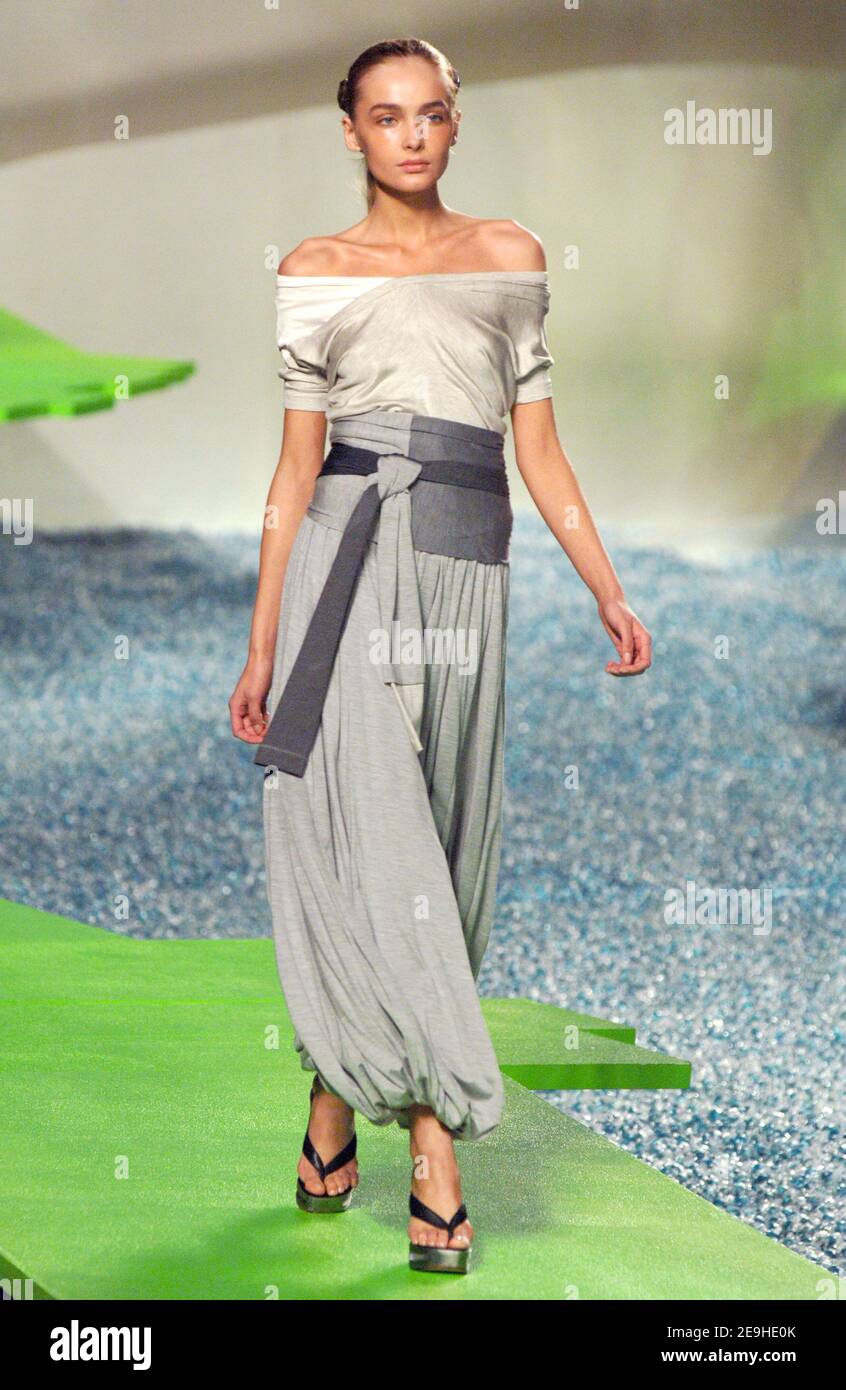 Model presents a creation of Marc Jacobs Spring 2007 Fashion Show as ...