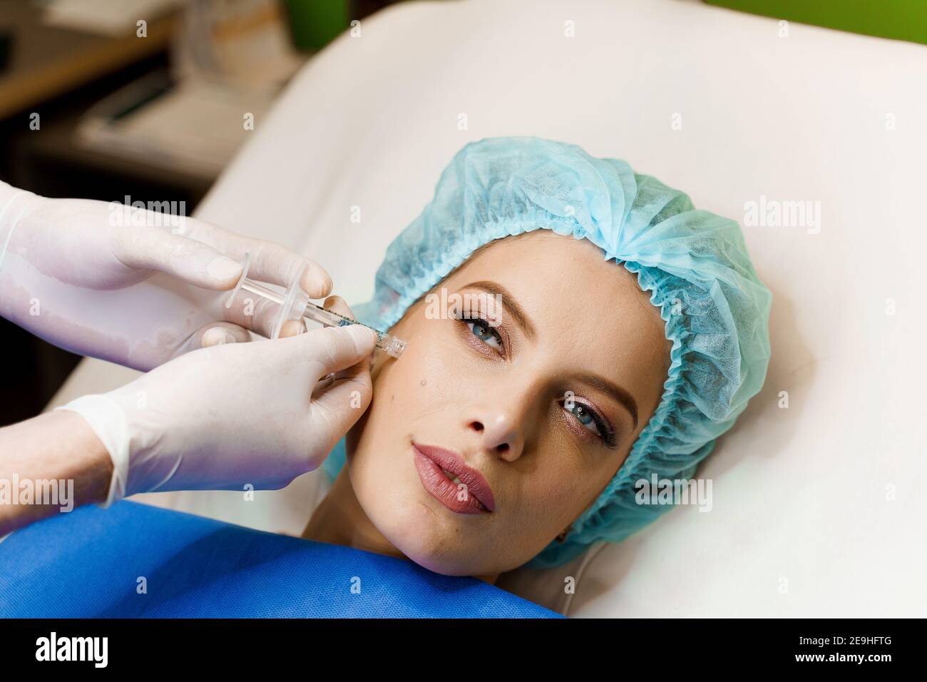 Filler injection in cheekbones. ?ontour plastic for correcting the ...