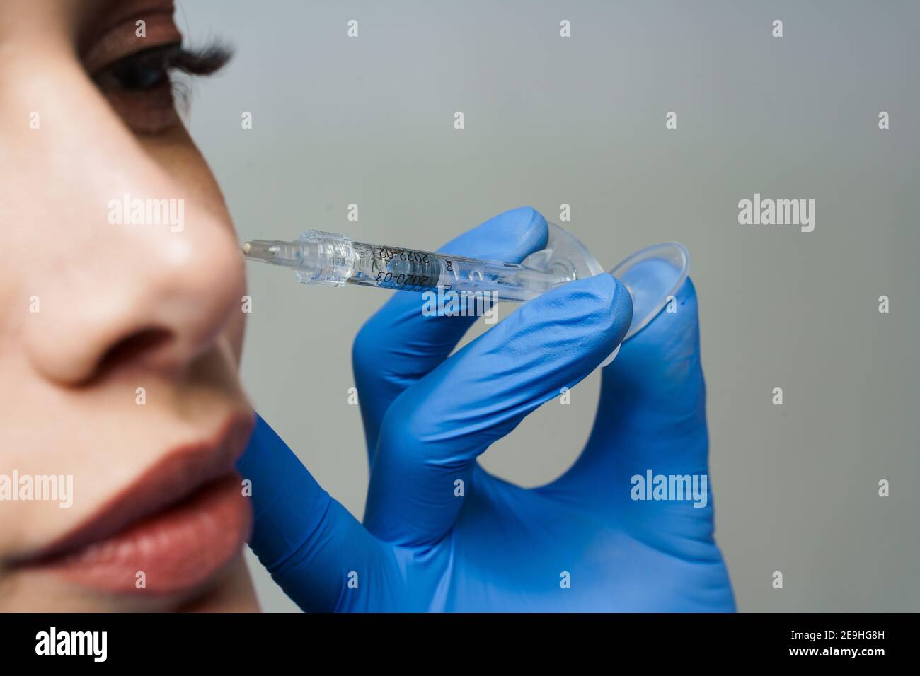Closeup injection in cheekbones. ?ontour plastic for correcting the ...