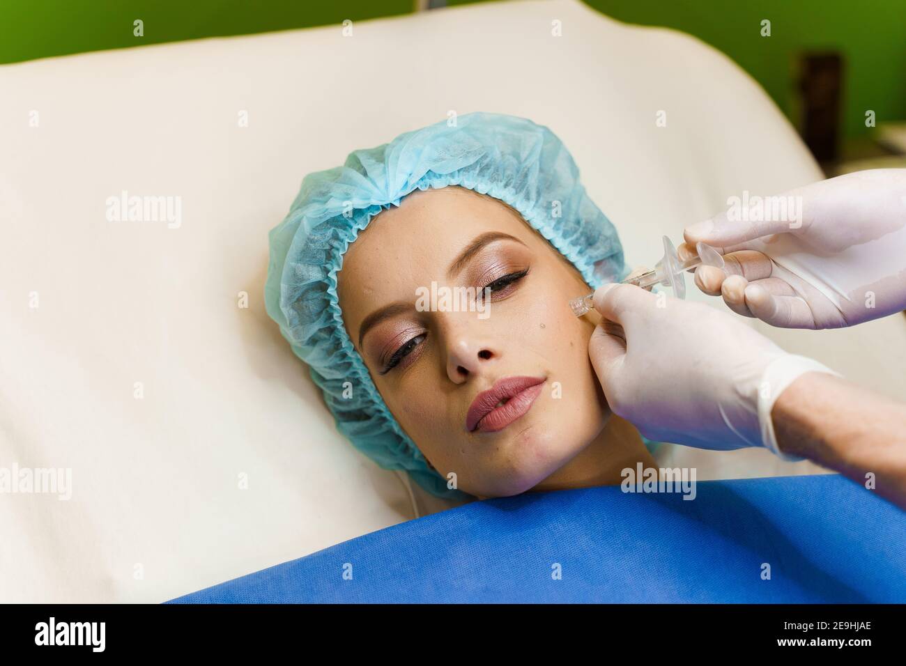 Filler injection in cheekbones. ?ontour plastic for correcting the ...
