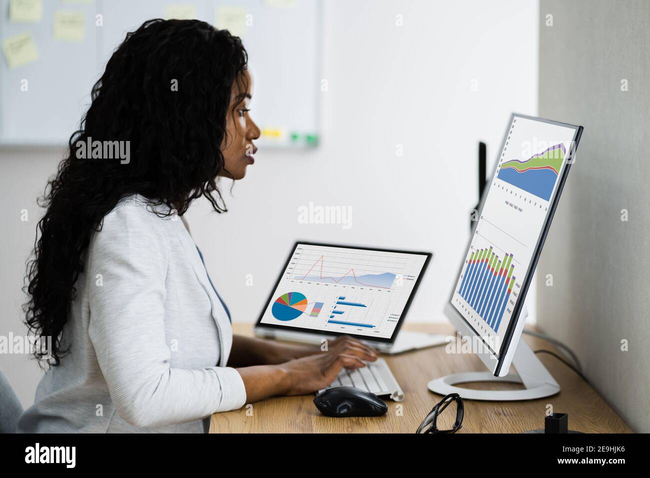 Analyst and computer and map hi-res stock photography and images - Alamy