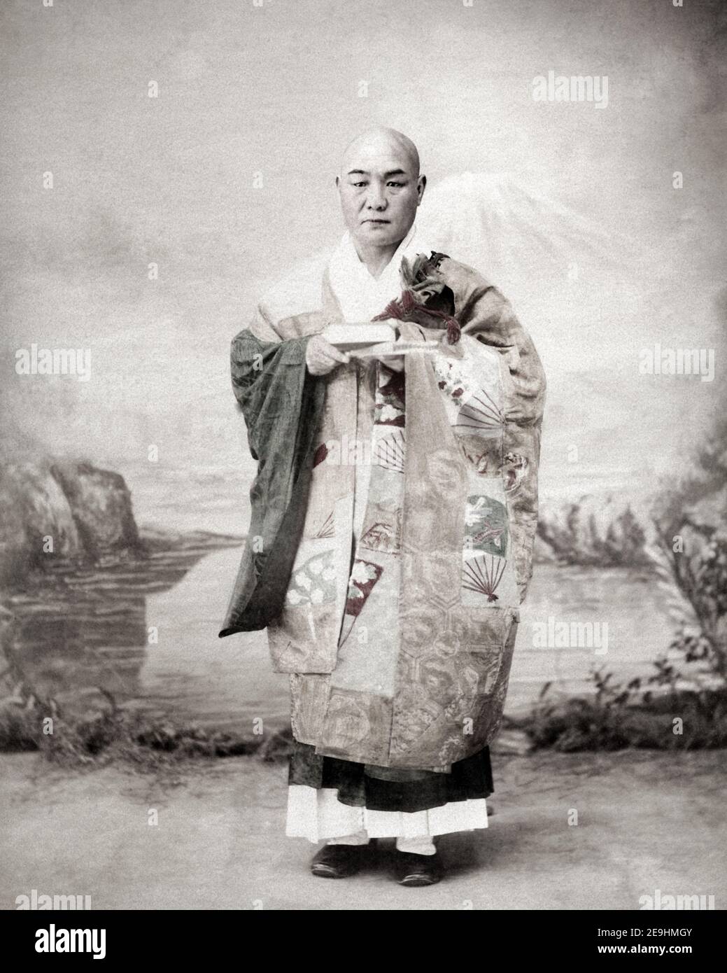 Buddhist priest japan hi-res stock photography and images - Alamy
