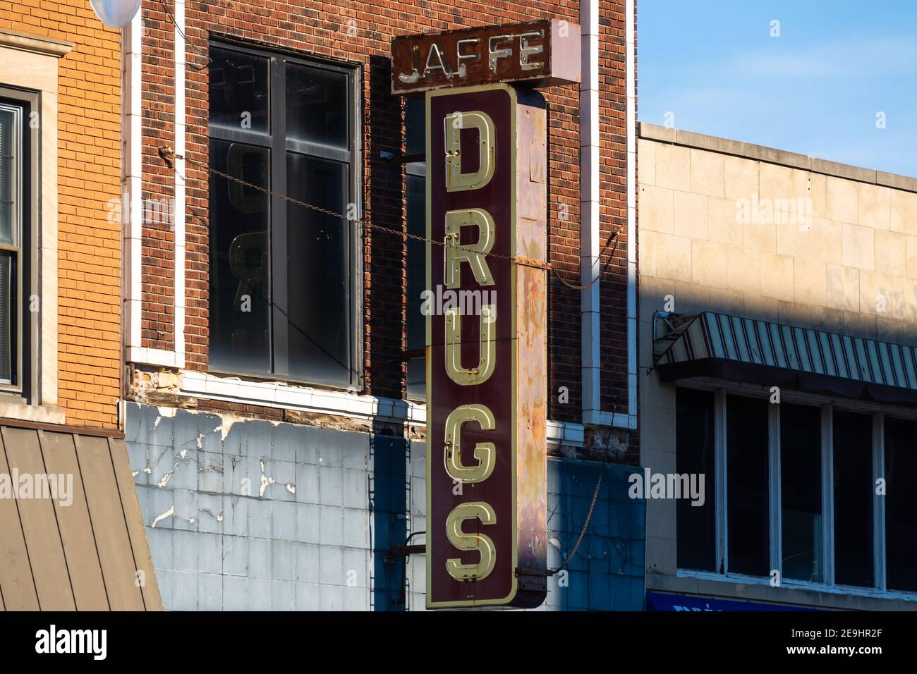 Vintage drugstore sign on old downtown building Stock Photo - Alamy