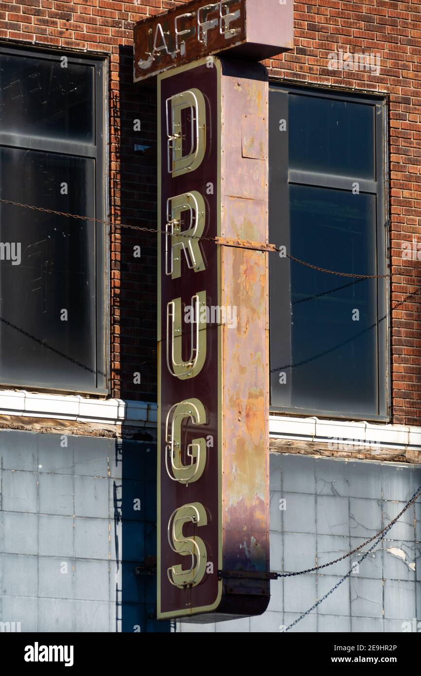 Vintage drugstore sign on old downtown building Stock Photo - Alamy