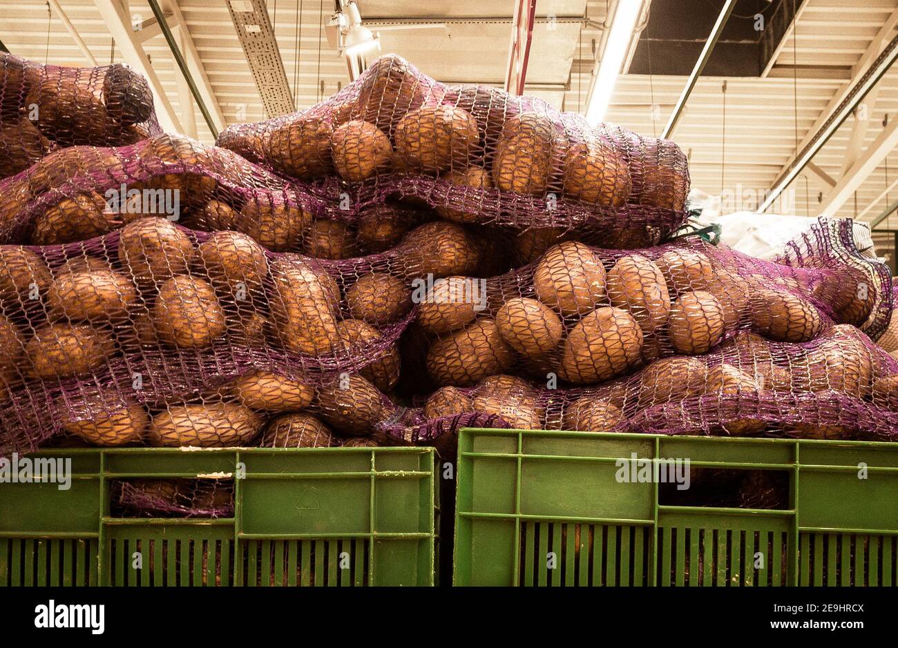 Potato store crate hi-res stock photography and images - Alamy