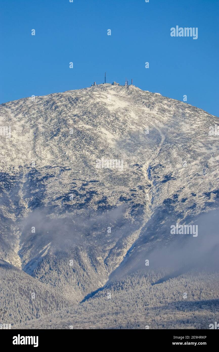 The Mt. Washington Observatory sitting atop Mount Washington in Bretton ...