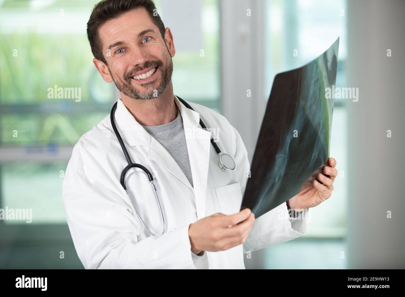 Doctor checking xray results hi-res stock photography and images - Alamy
