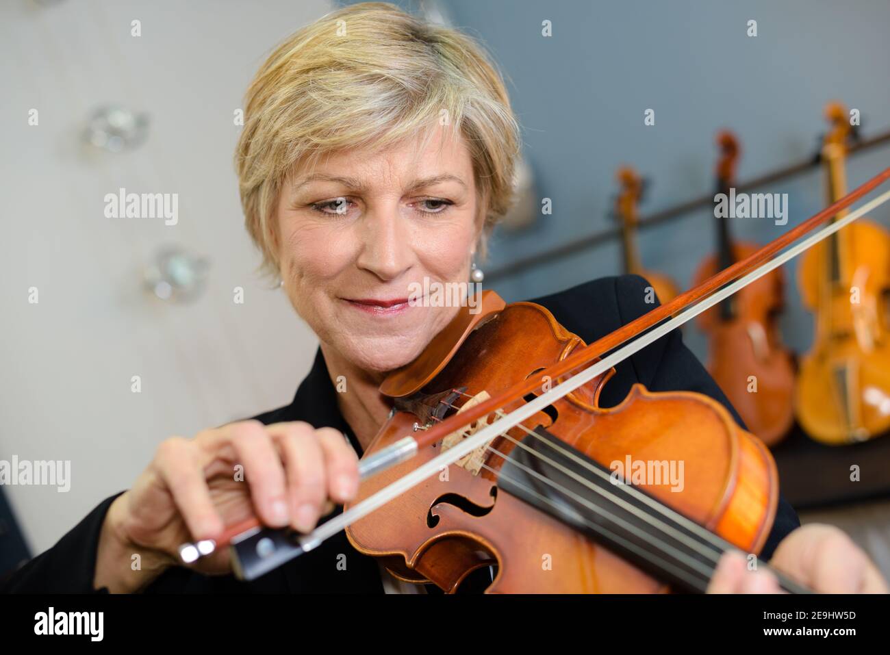Lady musician playing violin solo hi-res stock photography and images ...