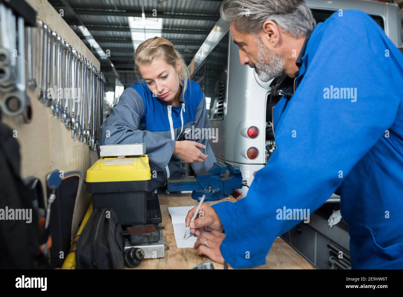 workshop garage worker apprentice and trainer Stock Photo - Alamy