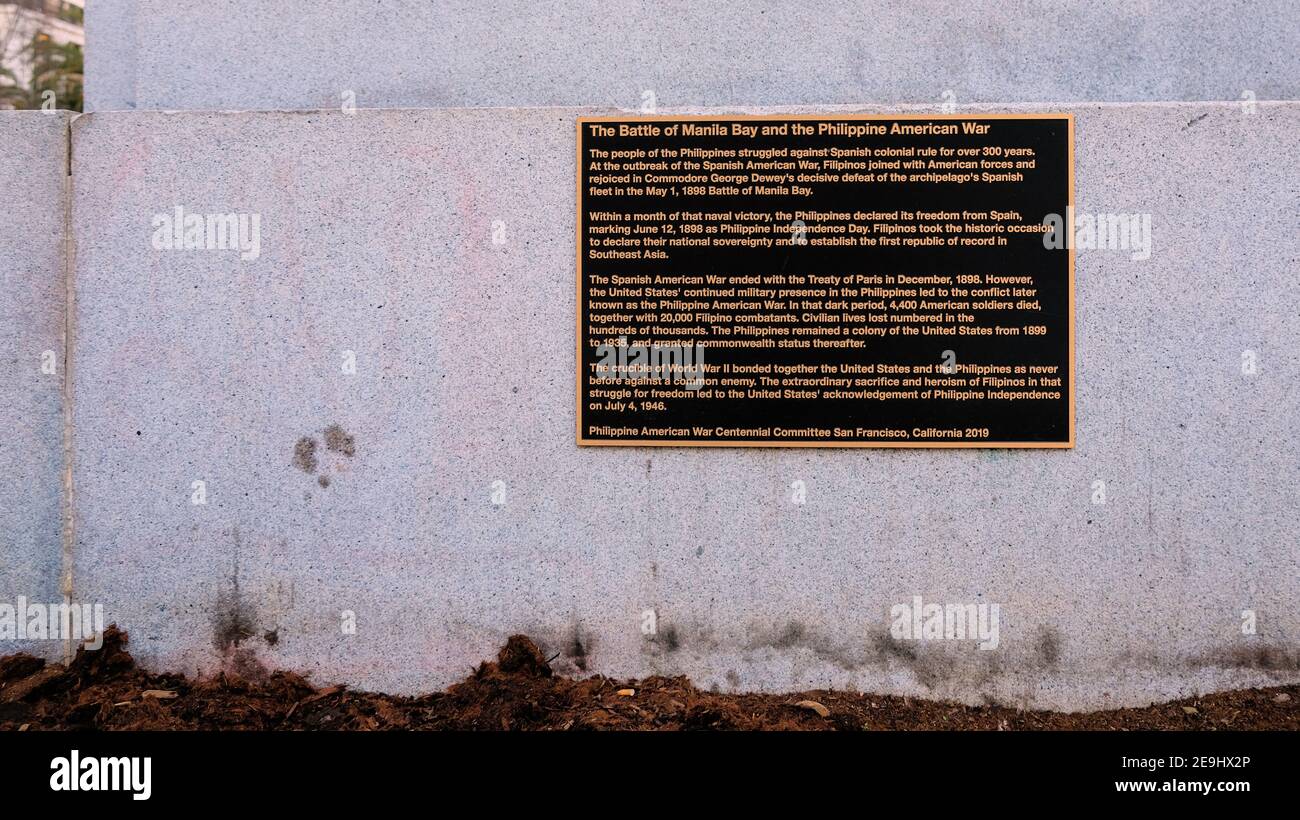 Plaque at the Union Square monument honoring Commodore George Dewey’s ...