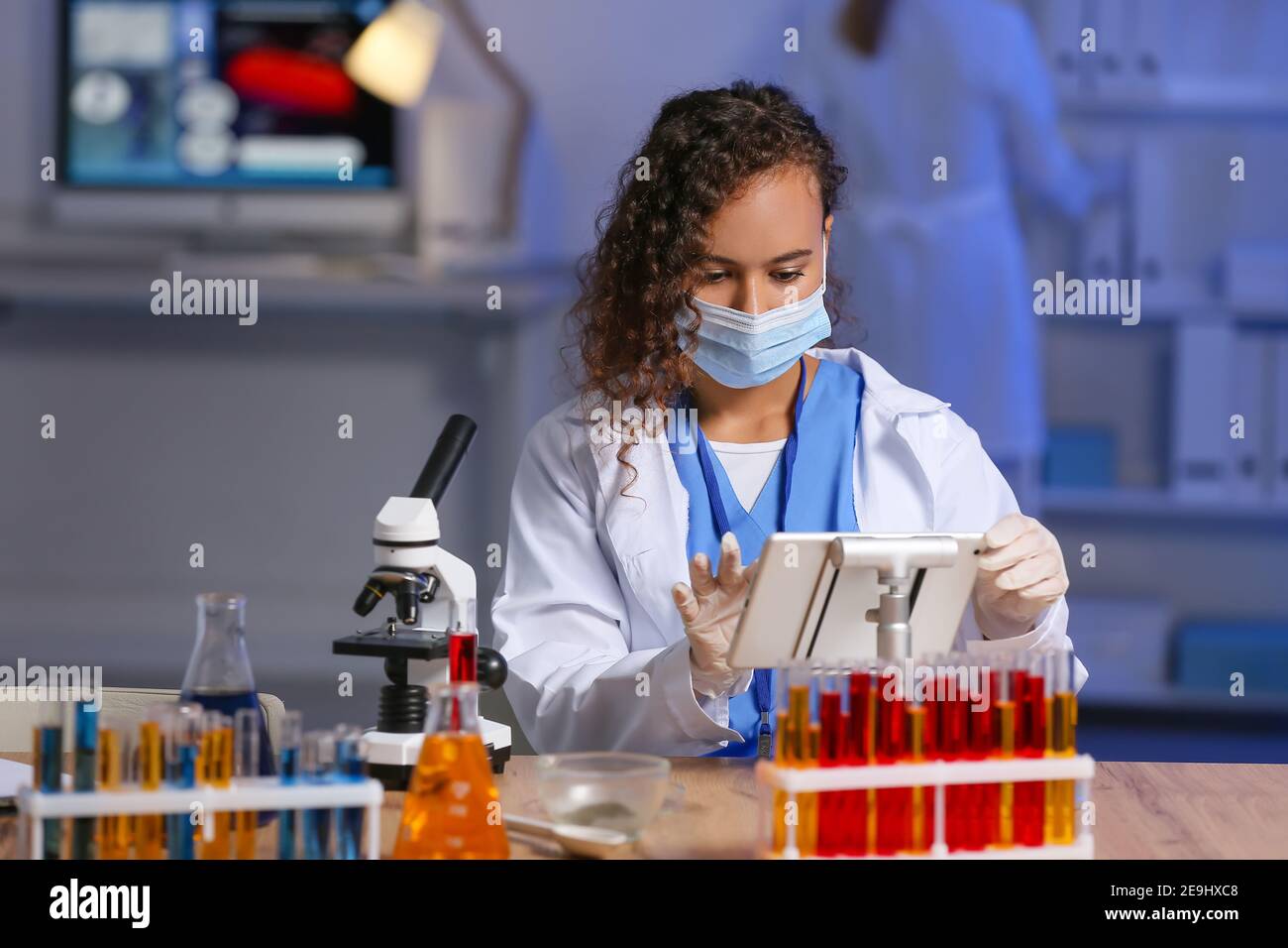 Female scientist working in laboratory Stock Photo - Alamy