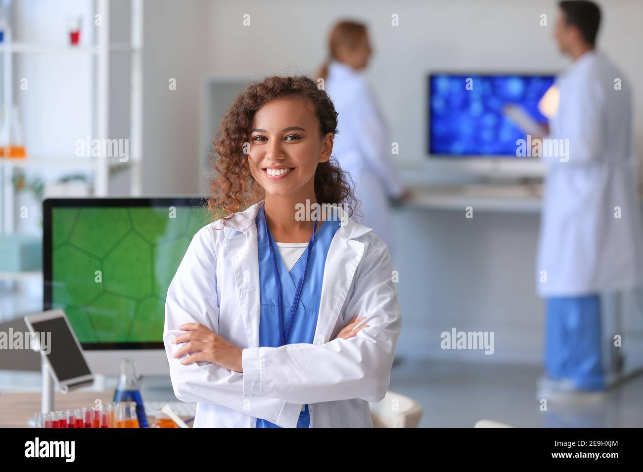 Female scientist working in laboratory Stock Photo - Alamy