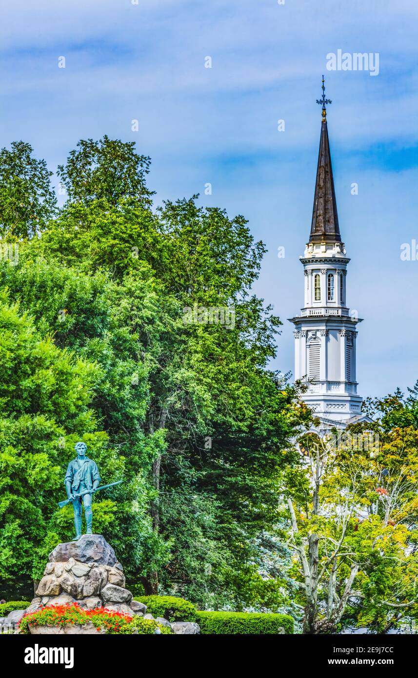 Lexington battle green monument hi-res stock photography and images - Alamy