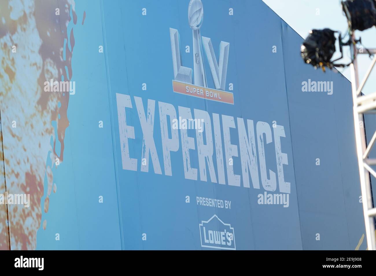 Super bowl experience hi-res stock photography and images - Alamy