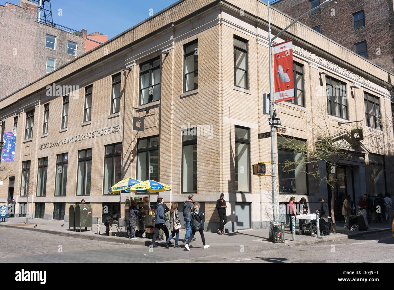 New York City, NY USA Apple Store in Soho Stock Photo - Alamy