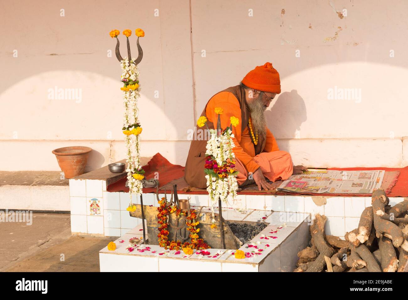 Portrait of a Holy Man or Yogi, also know as Sadhu Stock Photo - Alamy