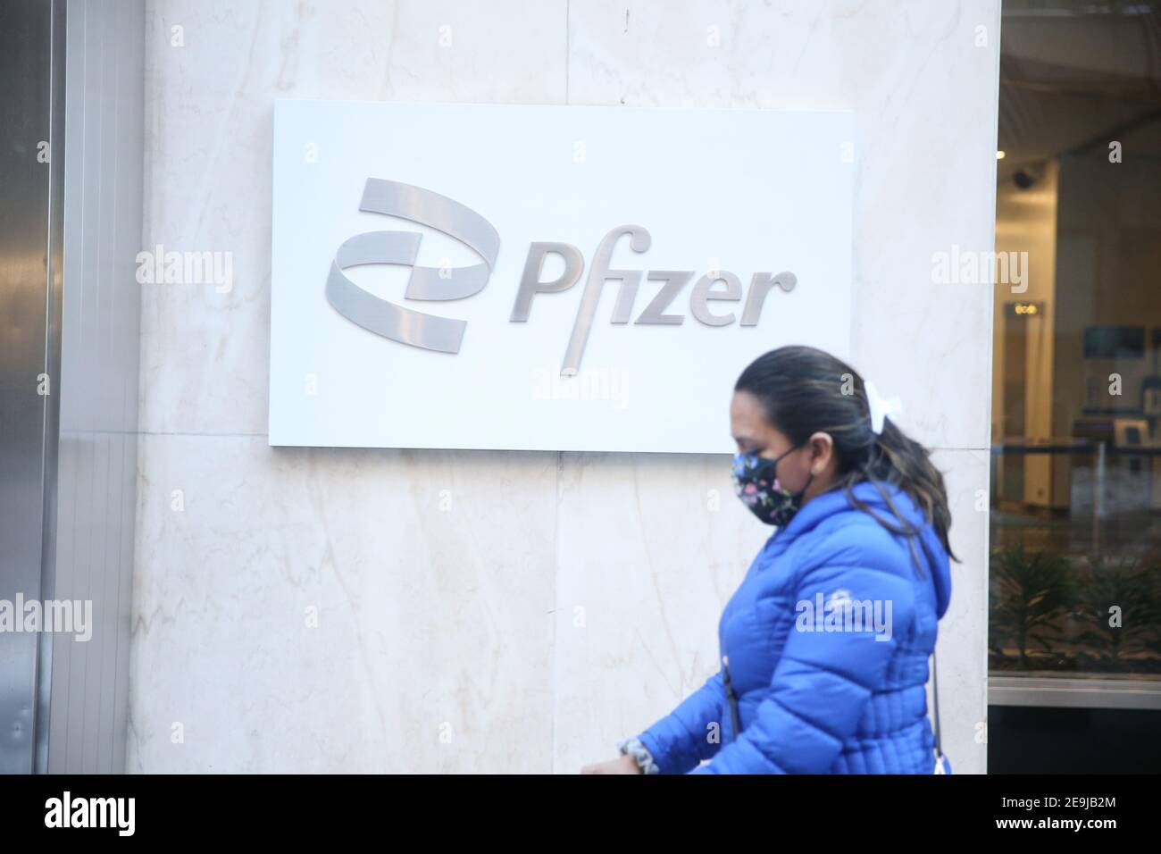 Pfizer new logo hi-res stock photography and images - Alamy