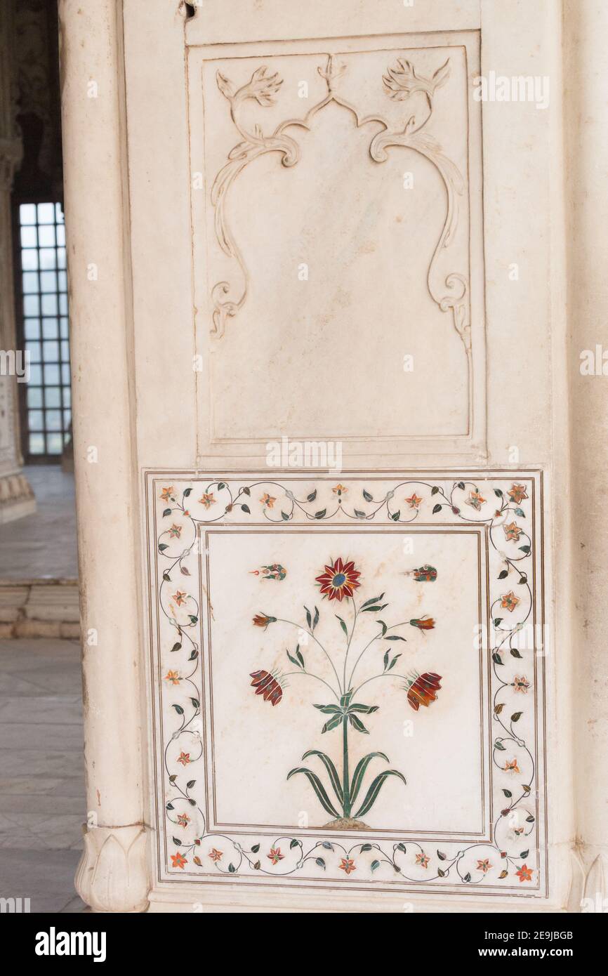 Delhi, India Carved marble columns in the Diwan-i-Khas, or Emperors's ...