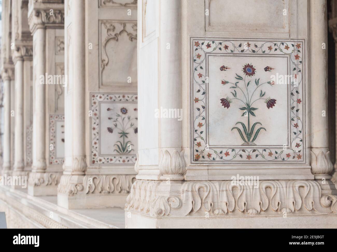 Delhi, India Carved marble columns in the Diwan-i-Khas, or Emperors's ...