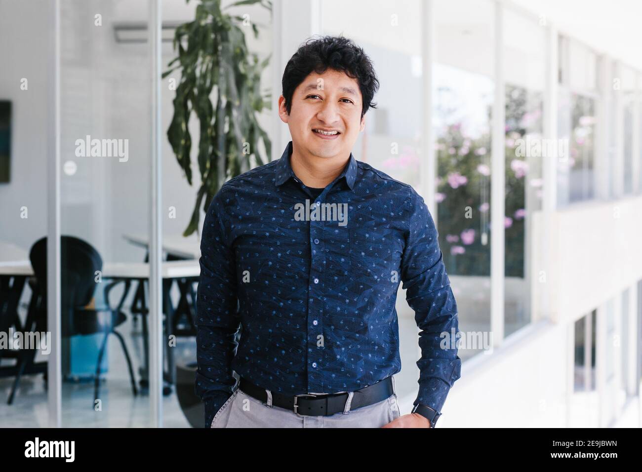 Latinx man hi-res stock photography and images - Alamy