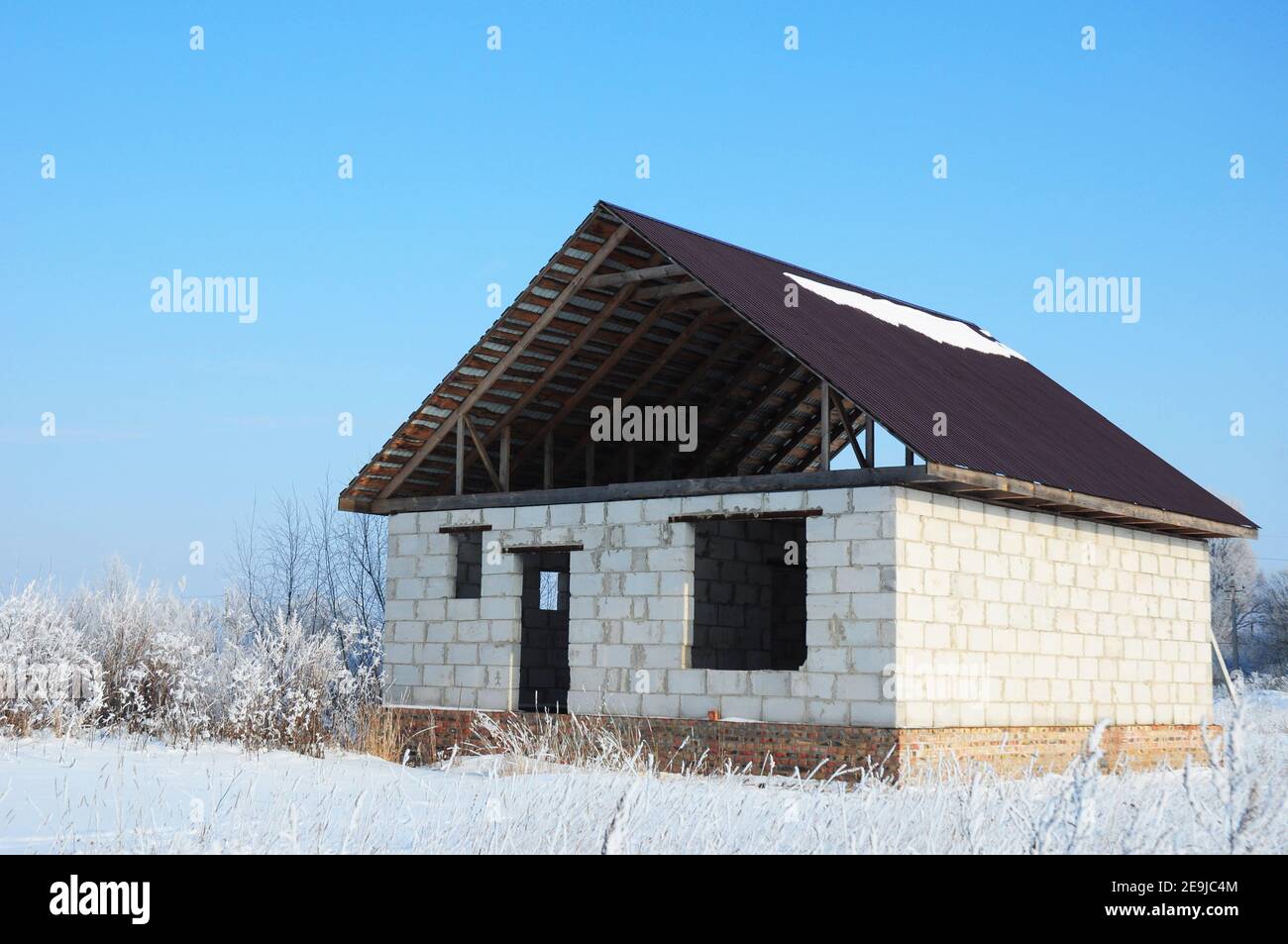 Building Home During Winter. Building a house in the winter Stock Photo ...